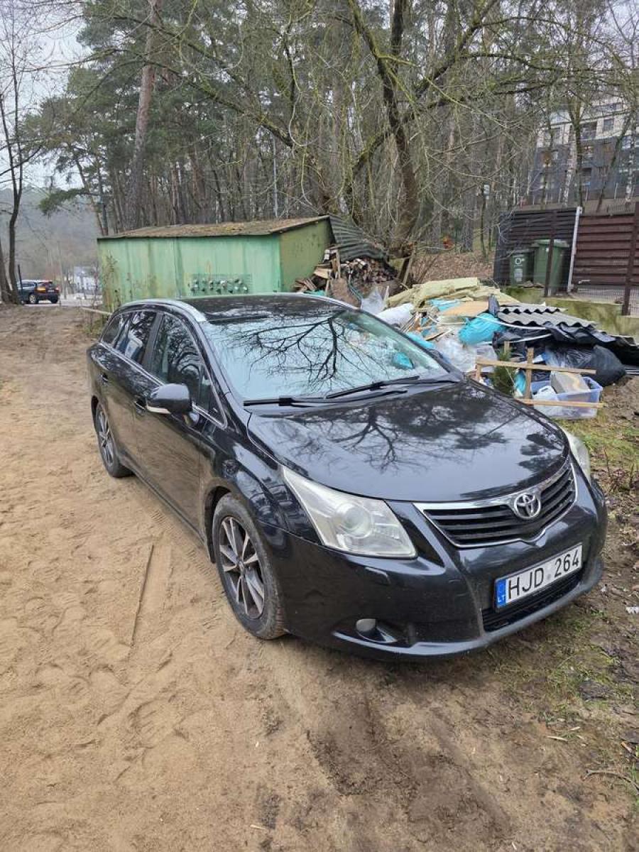Black Toyota Avensis 2012 in Kaunas, with an engine capacity of 2.23 L and mileage of 272 thousand km for 4250 €, photo 1 on AUTOMOTO.COM.LV