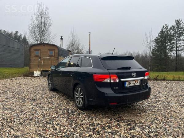 Black Toyota Avensis 2012 in Madona, with an engine capacity of 2.20 L and mileage of 204 thousand km for 6300 €, photo 3 on AUTOMOTO.COM.LV