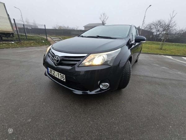 Black Toyota Avensis 2012 in Vilnius, with an engine capacity of 2.00 L and mileage of 250 thousand km for 6300 €, photo 1 on AUTOMOTO.COM.LV