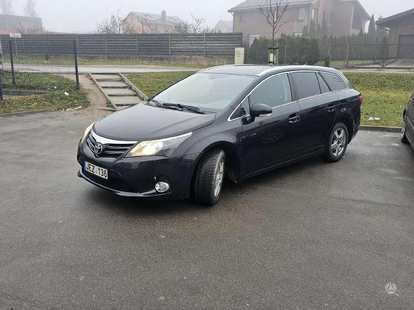 Black Toyota Avensis 2012 in Vilnius, with an engine capacity of 2.00 L and mileage of 250 thousand km for 6300 €, photo 3 on AUTOMOTO.COM.LV