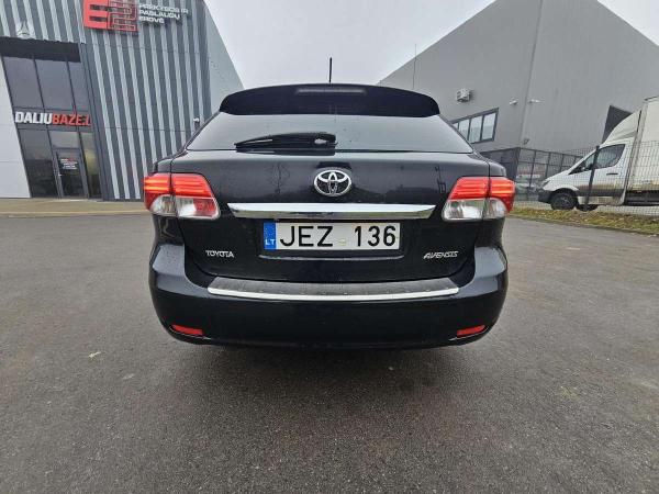 Black Toyota Avensis 2012 in Vilnius, with an engine capacity of 2.00 L and mileage of 250 thousand km for 6300 €, photo 10 on AUTOMOTO.COM.LV