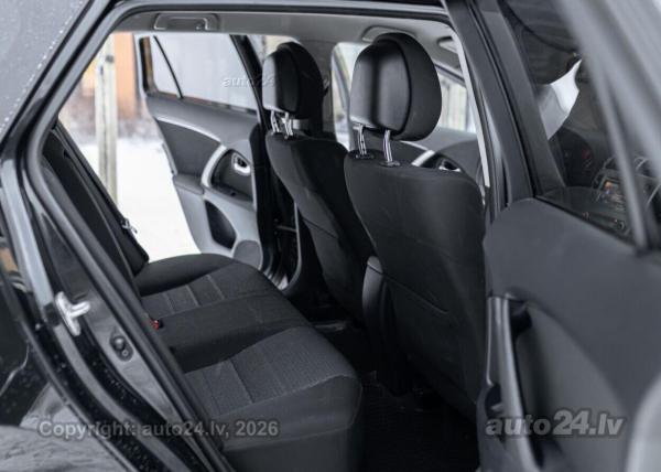 Melns Toyota Avensis 2012 Tallina, ar dzinēja tilpumu 1.80 L un nobraukumu 158 tūkst. km par 7990 €, foto 11 vietnē AUTOMOTO.COM.LV
