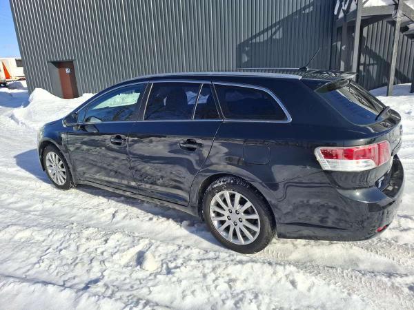Black Toyota Avensis 2012 in Plunge, with an engine capacity of 2.20 L and mileage of 236 thousand km for 4800 €, photo 3 on AUTOMOTO.COM.LV