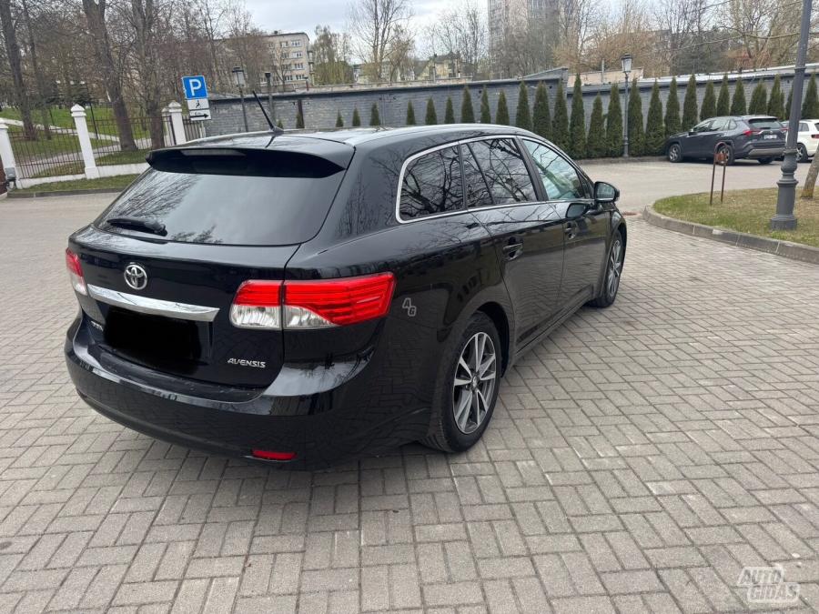 Black Toyota Avensis 2012 in Siauliai, with an engine capacity of 2.00 L and mileage of 236 thousand km for 5350 €, photo 8 on AUTOMOTO.COM.LV