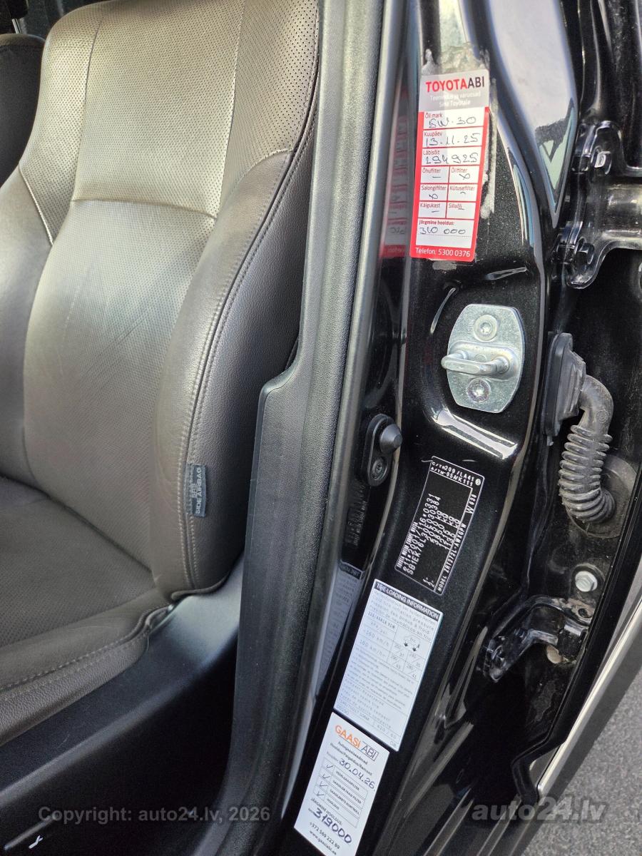 Melns Toyota Avensis 2012 Tallina, ar dzinēja tilpumu 2.00 L un nobraukumu 305 tūkst. km par 6400 €, foto 17 vietnē AUTOMOTO.COM.LV