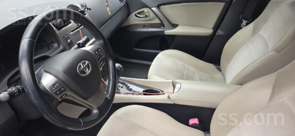 Melns Toyota Avensis 2012 Rīga, ar dzinēja tilpumu 2.20 L un nobraukumu 212 tūkst. km par 5600 €, foto 5 vietnē AUTOMOTO.COM.LV
