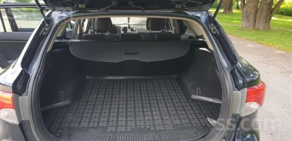 Black Toyota Avensis 2012 in Jurmala, with an engine capacity of 2.20 L and mileage of 398 thousand km for 4200 €, photo 3 on AUTOMOTO.COM.LV