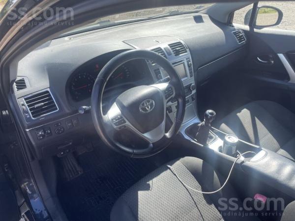 Черный Тойота Авенсис 2012 в Лиепая, объемом двигателя 1.80 л и пробегом 415 тыс. км за 3200 €, фото 4 на AUTOMOTO.COM.LV