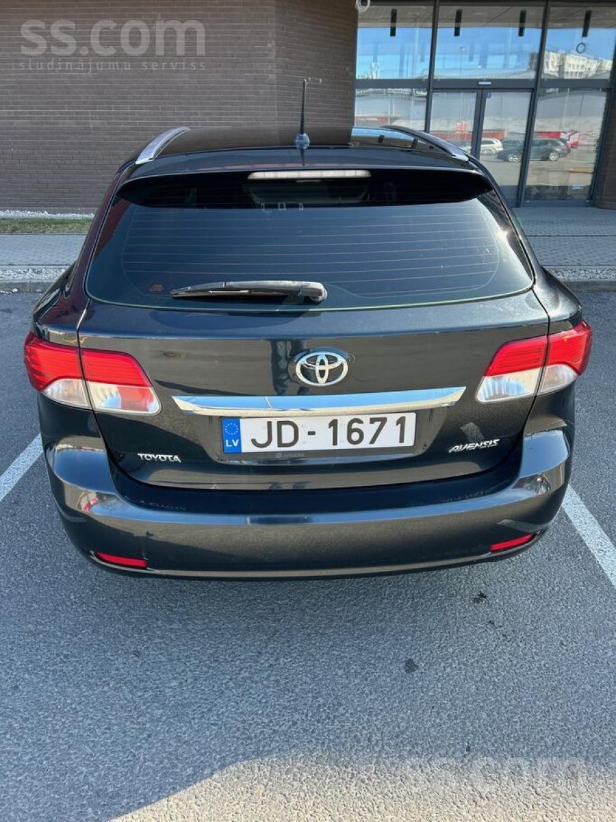 Black Toyota Avensis 2012 in Riga, with an engine capacity of 1.80 L and mileage of 264 thousand km for 5950 €, photo 5 on AUTOMOTO.COM.LV