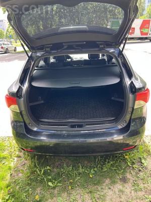 Black Toyota Avensis 2012 in Riga, with an engine capacity of 1.80 L and mileage of 264 thousand km for 5950 €, photo 9 on AUTOMOTO.COM.LV