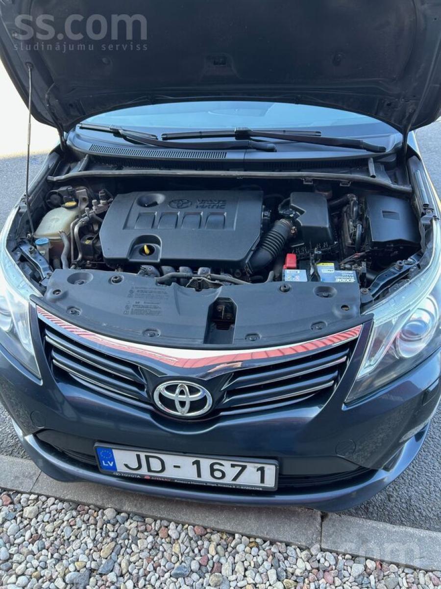 Black Toyota Avensis 2012 in Riga, with an engine capacity of 1.80 L and mileage of 264 thousand km for 5950 €, photo 10 on AUTOMOTO.COM.LV