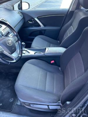 Black Toyota Avensis 2012 in Riga, with an engine capacity of 1.80 L and mileage of 264 thousand km for 5950 €, photo 11 on AUTOMOTO.COM.LV
