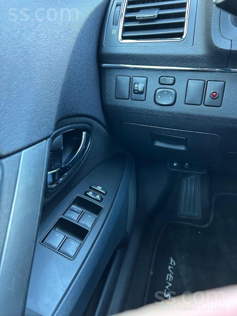 Black Toyota Avensis 2012 in Riga, with an engine capacity of 1.80 L and mileage of 264 thousand km for 5950 €, photo 15 on AUTOMOTO.COM.LV