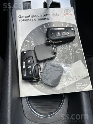 Black Toyota Avensis 2012 in Riga, with an engine capacity of 1.80 L and mileage of 264 thousand km for 5950 €, photo 19 on AUTOMOTO.COM.LV