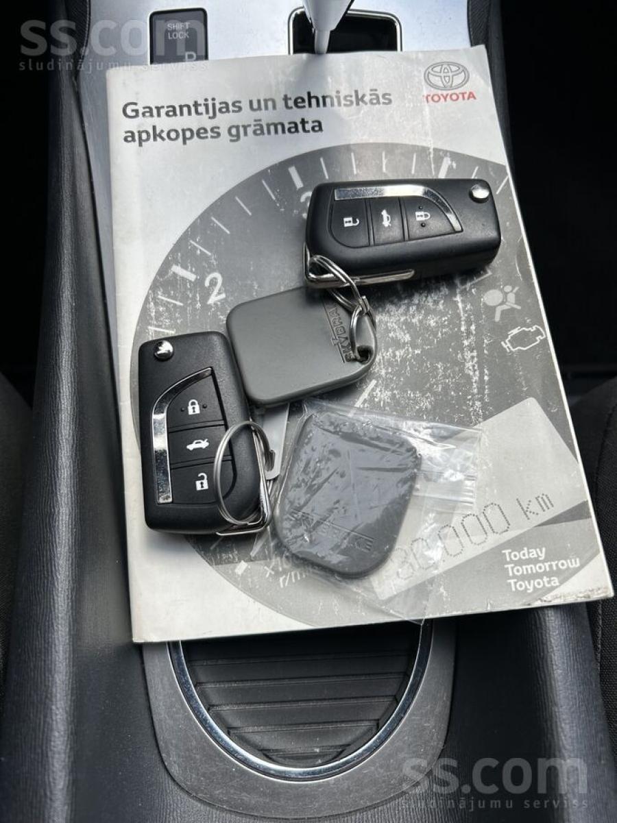 Black Toyota Avensis 2012 in Riga, with an engine capacity of 1.80 L and mileage of 264 thousand km for 5950 €, photo 19 on AUTOMOTO.COM.LV