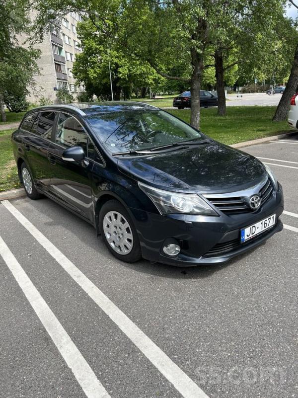 Black Toyota Avensis 2012 in Riga, with an engine capacity of 1.80 L and mileage of 265 thousand km for 5500 €, photo 1 on AUTOMOTO.COM.LV