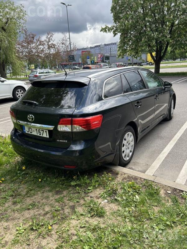 Black Toyota Avensis 2012 in Riga, with an engine capacity of 1.80 L and mileage of 265 thousand km for 5500 €, photo 5 on AUTOMOTO.COM.LV