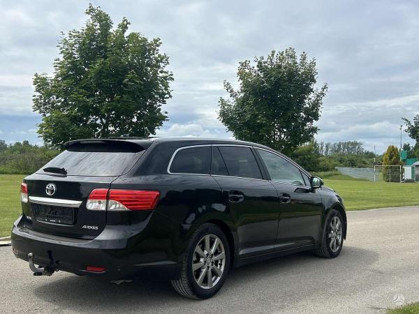 Black Toyota Avensis 2012 in Siauliai, with an engine capacity of 2.00 L and mileage of 232 thousand km for 5200 €, photo 4 on AUTOMOTO.COM.LV