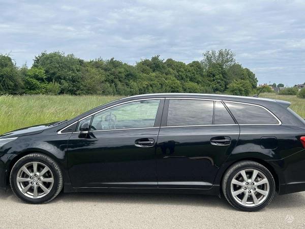 Black Toyota Avensis 2012 in Siauliai, with an engine capacity of 2.00 L and mileage of 232 thousand km for 5200 €, photo 7 on AUTOMOTO.COM.LV
