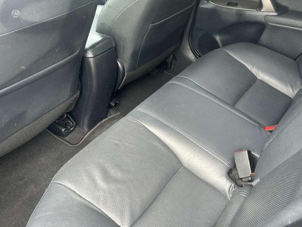 Black Toyota Avensis 2012 in Siauliai, with an engine capacity of 2.00 L and mileage of 232 thousand km for 5200 €, photo 8 on AUTOMOTO.COM.LV