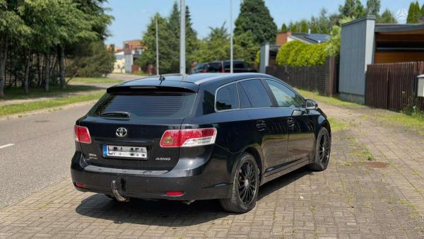 Black Toyota Avensis 2012 in Vilnius, with an engine capacity of 2.00 L and mileage of 394 thousand km for 3450 €, photo 4 on AUTOMOTO.COM.LV
