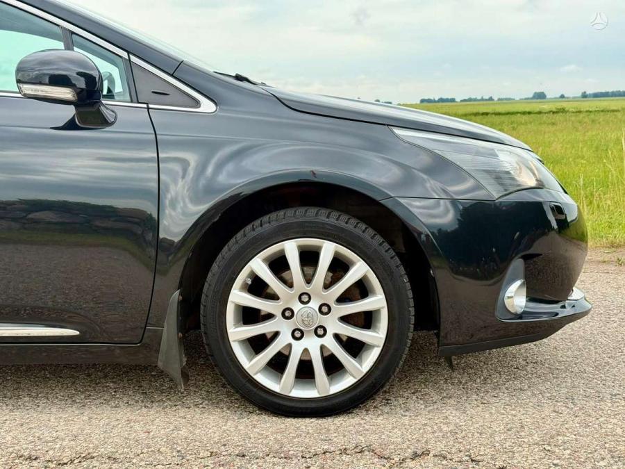 Black Toyota Avensis 2012 in Vilkaviskis, with an engine capacity of 1.80 L and mileage of 249 thousand km for 6500 €, photo 8 on AUTOMOTO.COM.LV