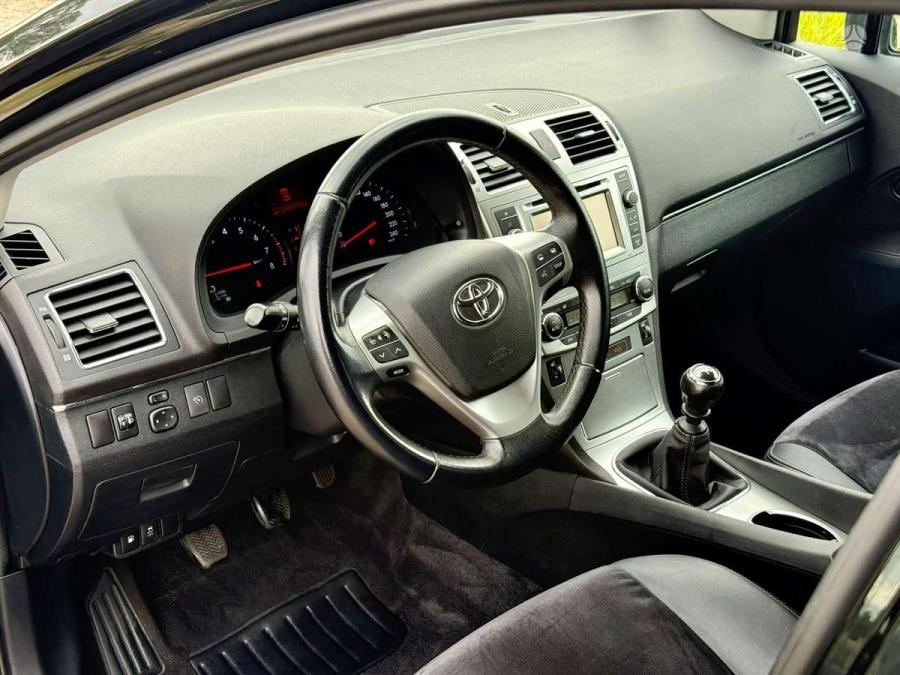 Black Toyota Avensis 2012 in Vilkaviskis, with an engine capacity of 1.80 L and mileage of 249 thousand km for 6500 €, photo 11 on AUTOMOTO.COM.LV
