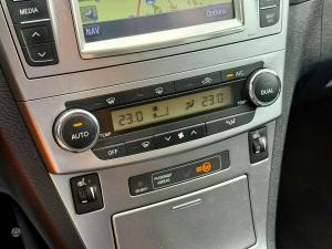 Black Toyota Avensis 2012 in Vilkaviskis, with an engine capacity of 1.80 L and mileage of 249 thousand km for 6500 €, photo 14 on AUTOMOTO.COM.LV