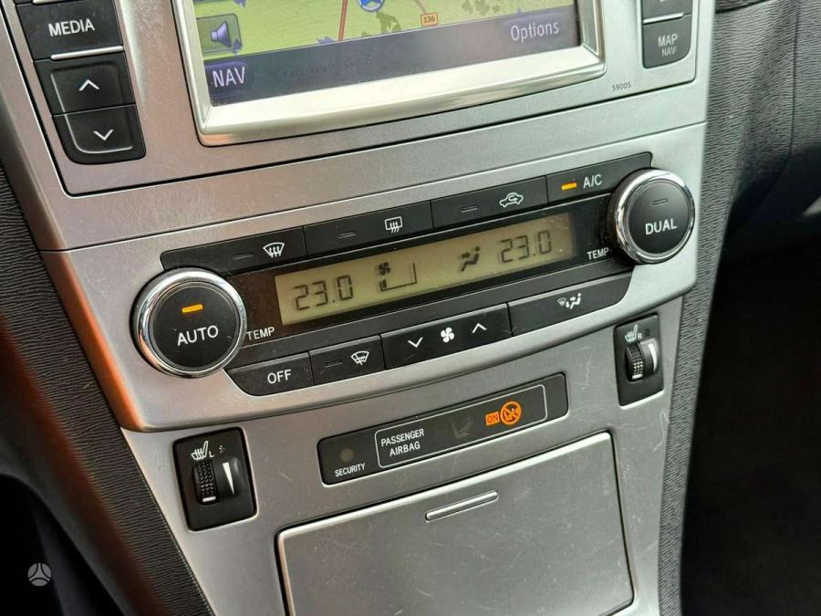 Black Toyota Avensis 2012 in Vilkaviskis, with an engine capacity of 1.80 L and mileage of 249 thousand km for 6500 €, photo 14 on AUTOMOTO.COM.LV