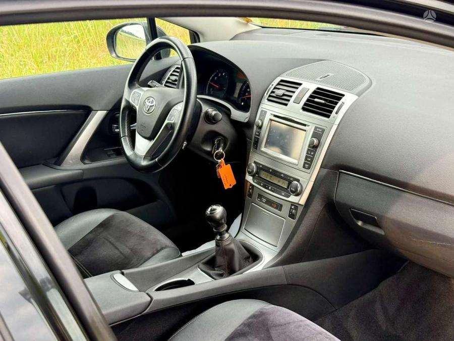 Black Toyota Avensis 2012 in Vilkaviskis, with an engine capacity of 1.80 L and mileage of 249 thousand km for 6500 €, photo 18 on AUTOMOTO.COM.LV