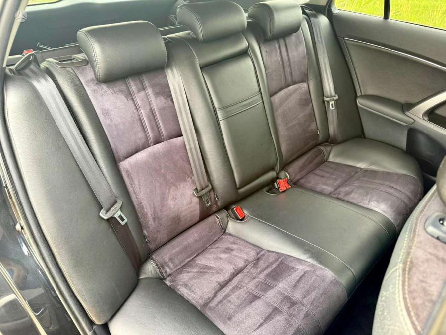 Black Toyota Avensis 2012 in Vilkaviskis, with an engine capacity of 1.80 L and mileage of 249 thousand km for 6500 €, photo 21 on AUTOMOTO.COM.LV
