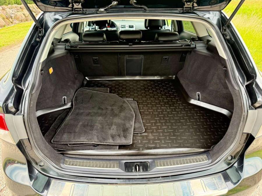 Black Toyota Avensis 2012 in Vilkaviskis, with an engine capacity of 1.80 L and mileage of 249 thousand km for 6500 €, photo 23 on AUTOMOTO.COM.LV