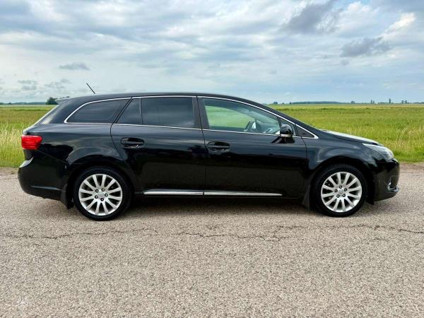 Black Toyota Avensis 2012 in Vilkaviskis, with an engine capacity of 1.80 L and mileage of 249 thousand km for 6500 €, photo 5 on AUTOMOTO.COM.LV