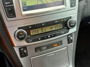 Черный Тойота Авенсис 2012 в Вилкавишкис, объемом двигателя 1.80 л и пробегом 249 тыс. км за 6500 €, фото 14 на AUTOMOTO.COM.LV