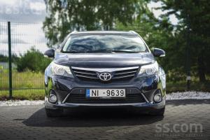 Black Toyota Avensis 2012 in Riga, with an engine capacity of 2.00 L and mileage of 284 thousand km for 4790 €, photo 3 on AUTOMOTO.COM.LV