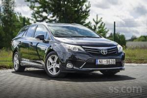 Black Toyota Avensis 2012 in Riga, with an engine capacity of 2.00 L and mileage of 284 thousand km for 4790 €, photo 4 on AUTOMOTO.COM.LV