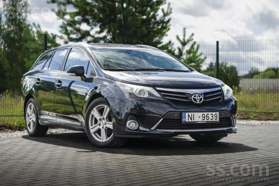 Black Toyota Avensis 2012 in Riga, with an engine capacity of 2.00 L and mileage of 284 thousand km for 4790 €, photo 4 on AUTOMOTO.COM.LV