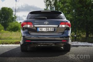 Black Toyota Avensis 2012 in Riga, with an engine capacity of 2.00 L and mileage of 284 thousand km for 4790 €, photo 6 on AUTOMOTO.COM.LV