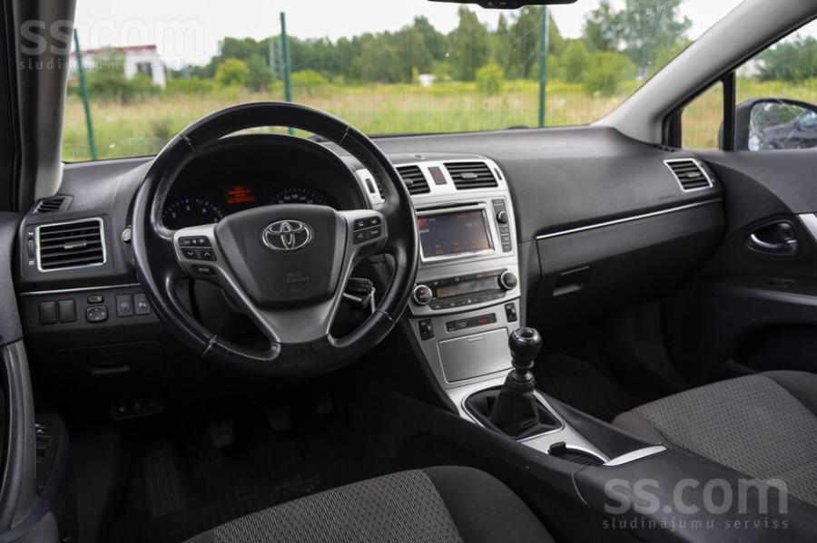 Black Toyota Avensis 2012 in Riga, with an engine capacity of 2.00 L and mileage of 284 thousand km for 4790 €, photo 8 on AUTOMOTO.COM.LV