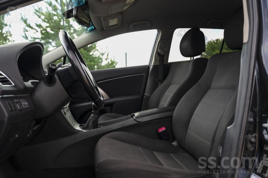 Black Toyota Avensis 2012 in Riga, with an engine capacity of 2.00 L and mileage of 284 thousand km for 4790 €, photo 9 on AUTOMOTO.COM.LV
