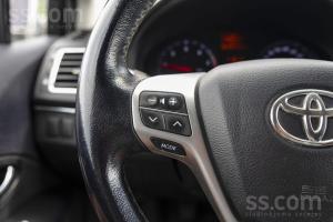 Black Toyota Avensis 2012 in Riga, with an engine capacity of 2.00 L and mileage of 284 thousand km for 4790 €, photo 14 on AUTOMOTO.COM.LV