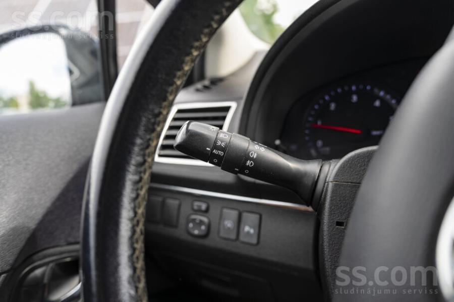 Black Toyota Avensis 2012 in Riga, with an engine capacity of 2.00 L and mileage of 284 thousand km for 4790 €, photo 15 on AUTOMOTO.COM.LV