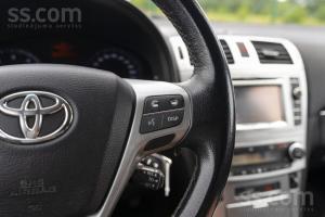 Black Toyota Avensis 2012 in Riga, with an engine capacity of 2.00 L and mileage of 284 thousand km for 4790 €, photo 17 on AUTOMOTO.COM.LV