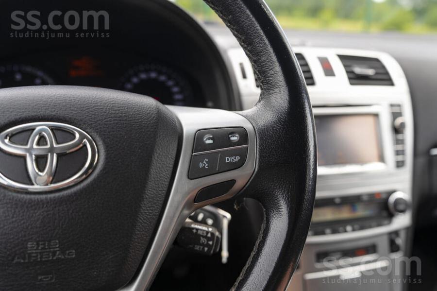 Black Toyota Avensis 2012 in Riga, with an engine capacity of 2.00 L and mileage of 284 thousand km for 4790 €, photo 17 on AUTOMOTO.COM.LV