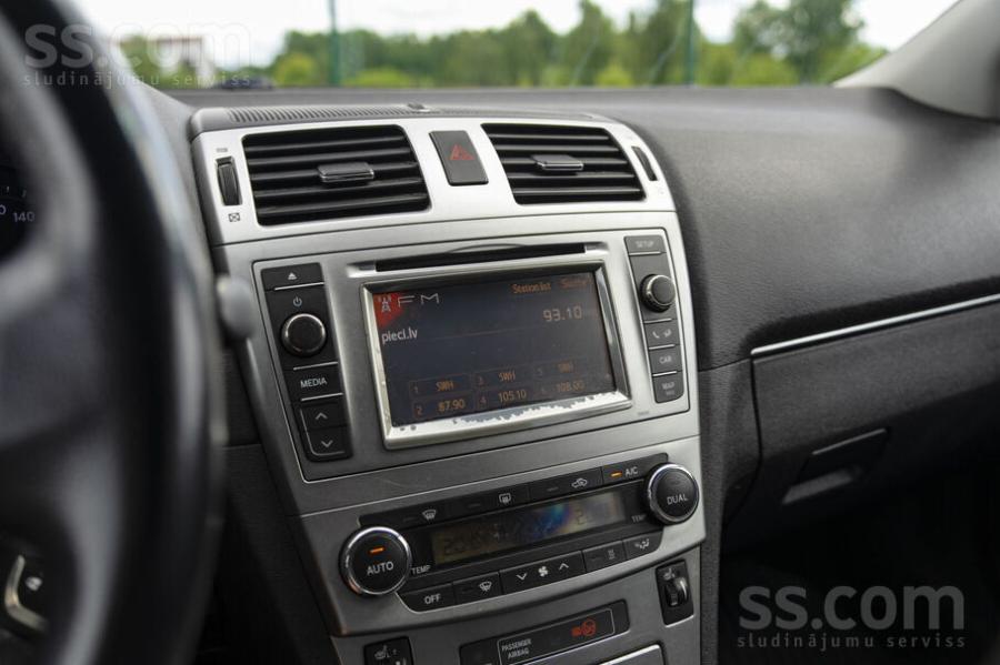 Black Toyota Avensis 2012 in Riga, with an engine capacity of 2.00 L and mileage of 284 thousand km for 4790 €, photo 20 on AUTOMOTO.COM.LV