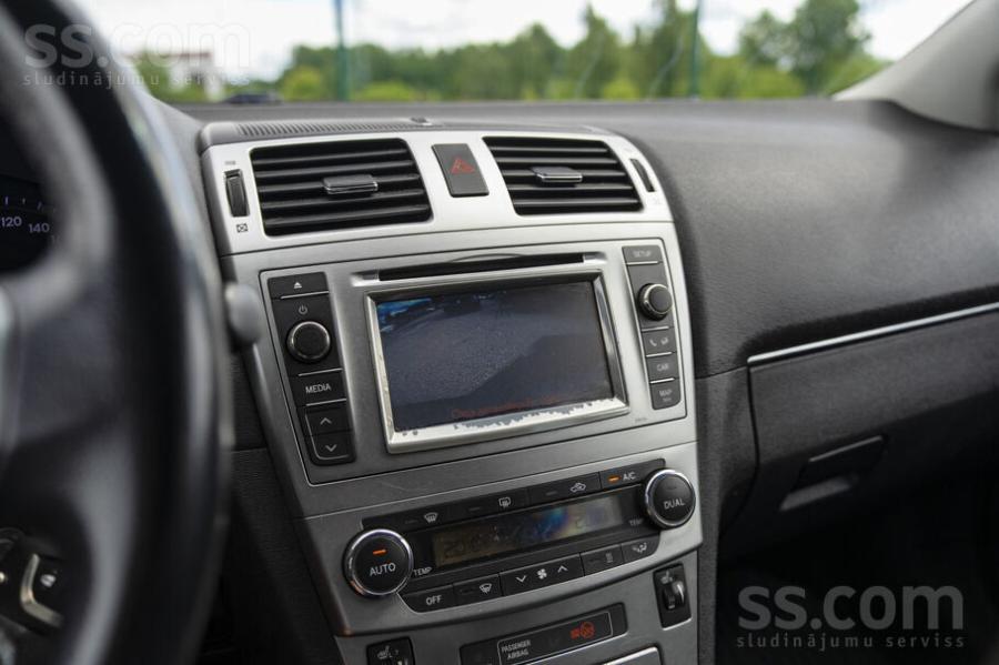 Black Toyota Avensis 2012 in Riga, with an engine capacity of 2.00 L and mileage of 284 thousand km for 4790 €, photo 21 on AUTOMOTO.COM.LV