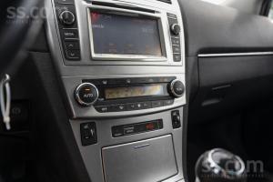 Black Toyota Avensis 2012 in Riga, with an engine capacity of 2.00 L and mileage of 284 thousand km for 4790 €, photo 22 on AUTOMOTO.COM.LV
