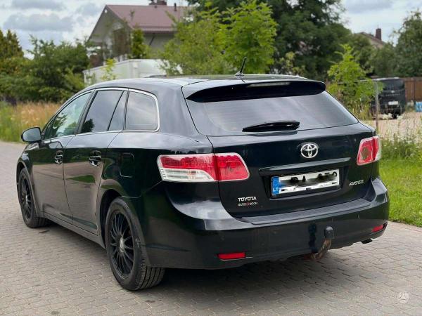 Melns Toyota Avensis 2012 Viļņa, ar dzinēja tilpumu 2.00 L un nobraukumu 394 tūkst. km par 2900 €, foto 4 vietnē AUTOMOTO.COM.LV