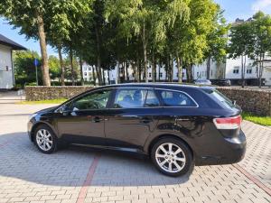 Black Toyota Avensis 2012 in Kretinga, with an engine capacity of 2.23 L and mileage of 274 thousand km for 3950 €, photo 4 on AUTOMOTO.COM.LV