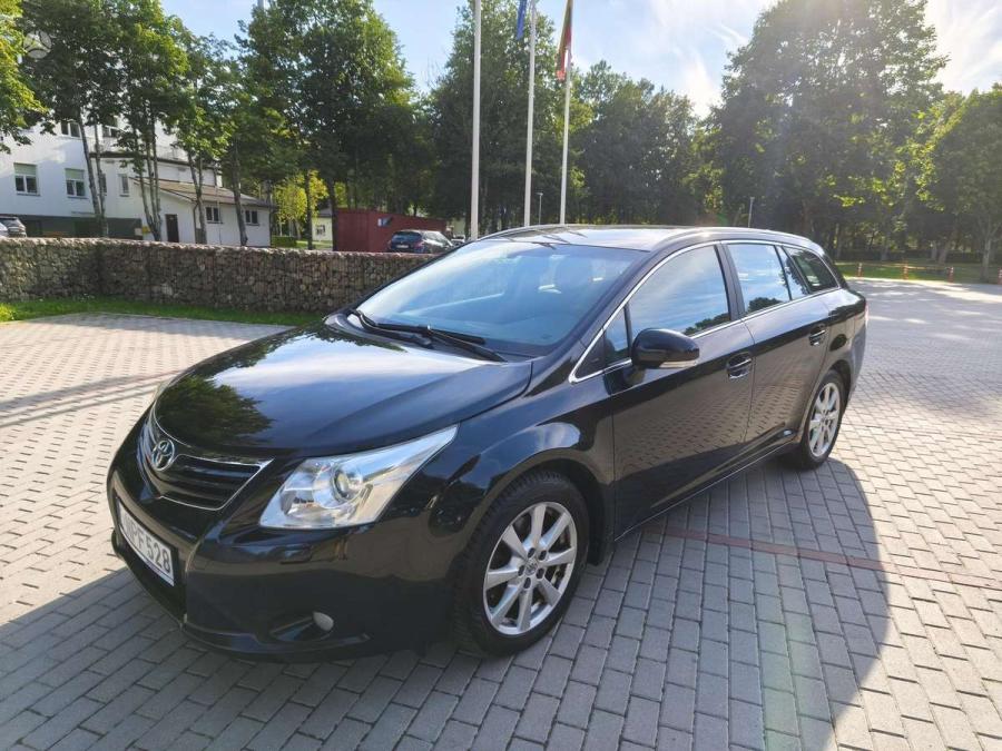 Black Toyota Avensis 2012 in Kretinga, with an engine capacity of 2.23 L and mileage of 274 thousand km for 3950 €, photo 5 on AUTOMOTO.COM.LV